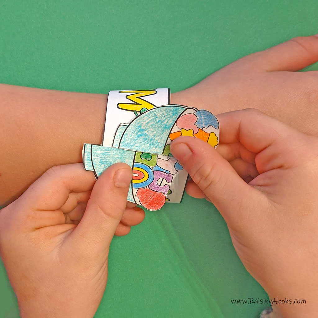 St. Patrick’s Day Lucky Charm Paper Bracelet – Color & Wear